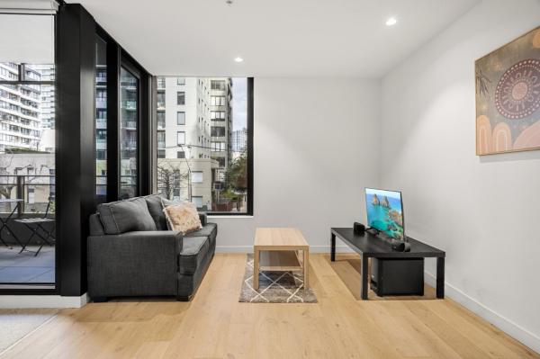 Chic 1-bed South Melbourne Unit With Pool & Gym - Ivanhoe
