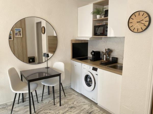 A Deux Pas Des Plages Et Au Coeur Du Vieil Antibes , Beau Studio Rénové - Antibes