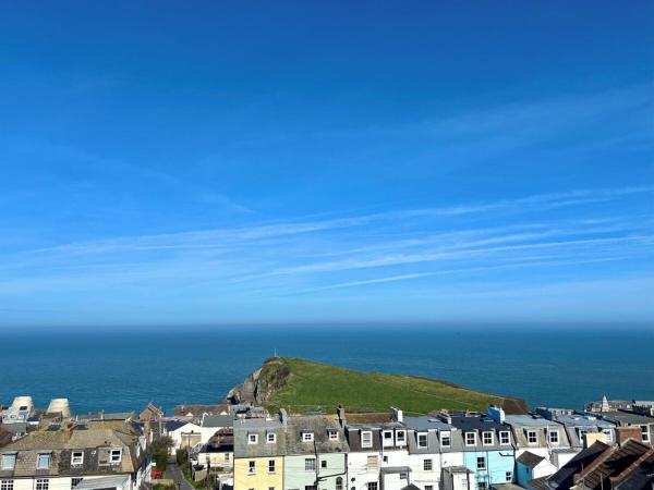 Combe Hill Flat - Parking & Seaview - North Devon District