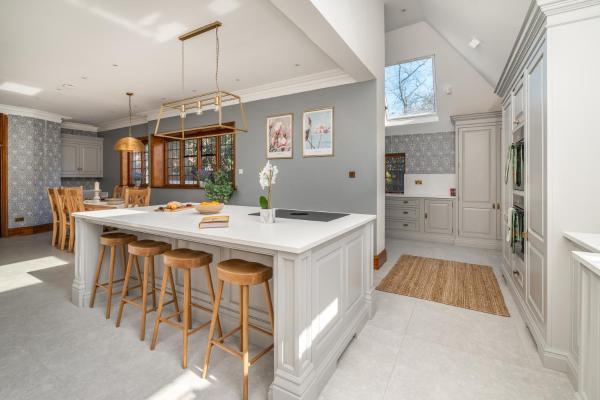 Luxury Period 7 Bed Mansion Near Warner Bros - Buckinghamshire