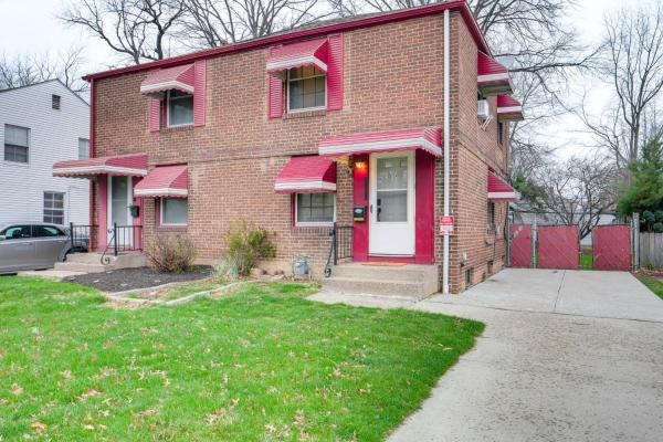 2 Mi To Lake Erie Home With Yard In Euclid! - Cleveland, OH