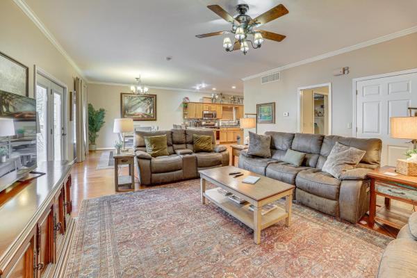 2 Mi To Branson Landing Quiet Home With Lake View - Branson, MO