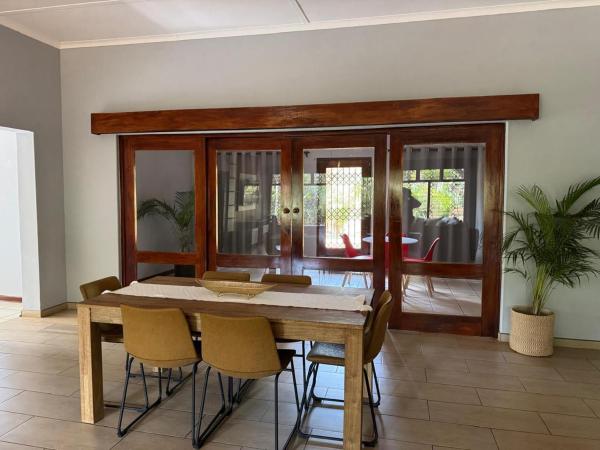 Emoyeni Malelane Lodge - Malelane