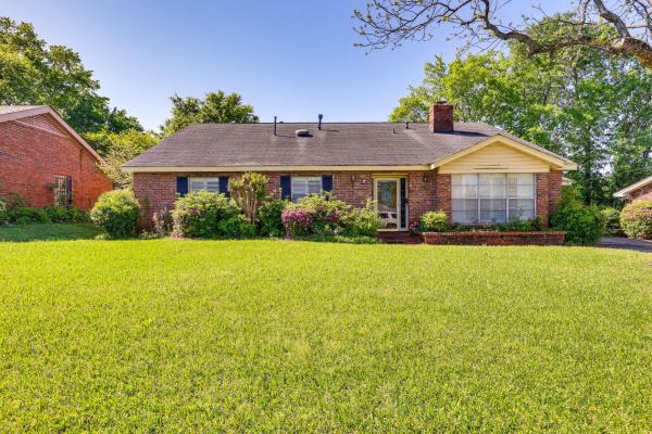 Spacious Downtown Montgomery Home With Yard, Patio! - Montgomery, AL