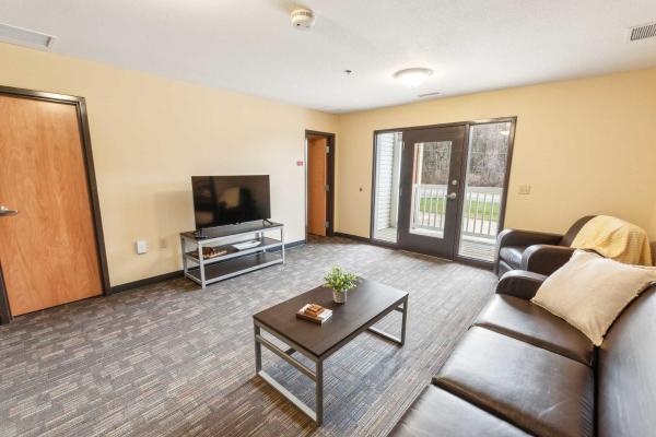 Bright And Connected Your Ideal Getaway - Mansfield, OH