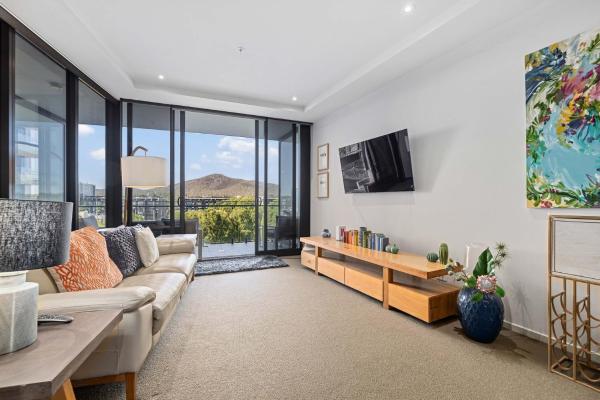 Sky High Views In The Heart Of Canberra - Belconnen