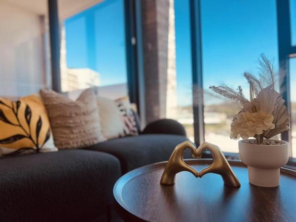 Golden Sunset Retreat In Olympic Park - Strathfield