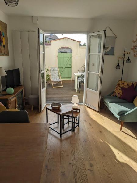Cozy Renovated House With South-facing Patio And Parking - Île de Ré