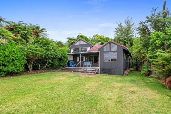 Lakeside Villa - Lake Rotoiti Holiday Home - Rotorua