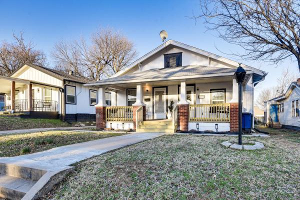 1 Mi To Tulsa Arts District Updated Home With Deck! - Tulsa, OK