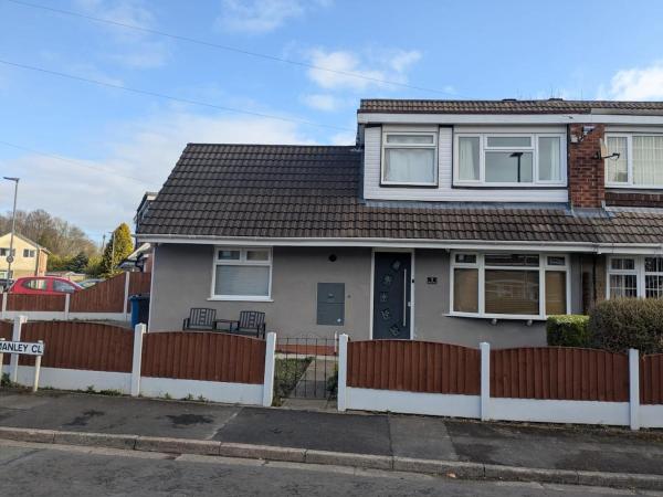 Manley House - Close To Town Centre - Self-check-in - Driveway Parking, Two Living Rooms, Garden Office, Smart Tvs By Yoko Property - イギリス ボルトン
