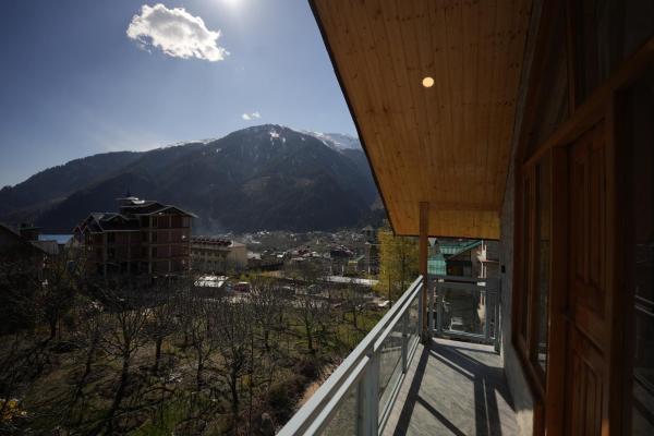 Wooden Castle Hotel & Resort - Manali