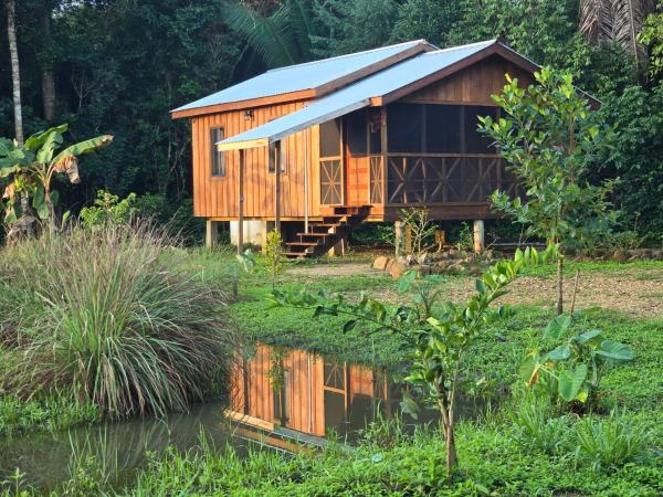 Hibiscus Cabin With Ac At Freshwater Creek Cabanas - Belize