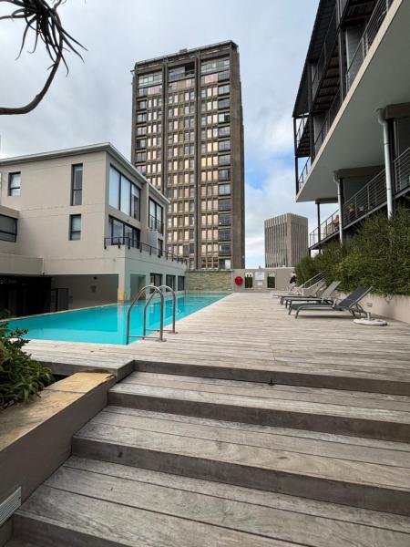 Elegant Oasis In Cape Town Cbd Pool Gym & City Views - Le Cap