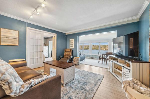 Condo With Panoramic Views On Clam Lake - エルク・ラピッズ, MI