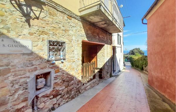 Amazing Apartment In Costarainera - Riva Ligure