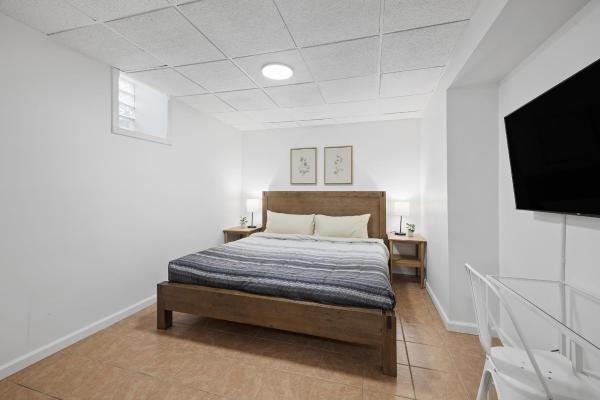 Shadyside, Pittsburgh !A Modern And Bright Private Bedroom With Shared Bathroom - Pittsburgh, PA