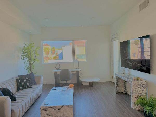 Designer 1 Bedroom Condo In Prime Hollywood - Los Angeles, CA