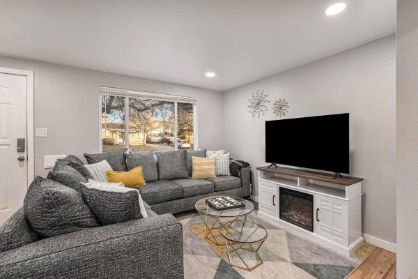 Modern Retreat Yoga Rm Vast Yard Near Denver - Broomfield, CO
