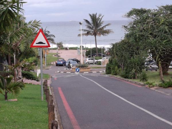 Close To The Sea - Ground Floor En-suite Room With Kitchenette & Own Entrance - Umhlanga