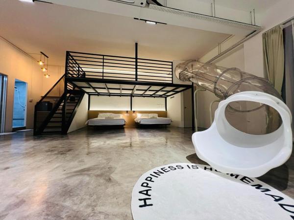 The Zwei Playhouse Retreat With Slide At The Frohaus - Tawau