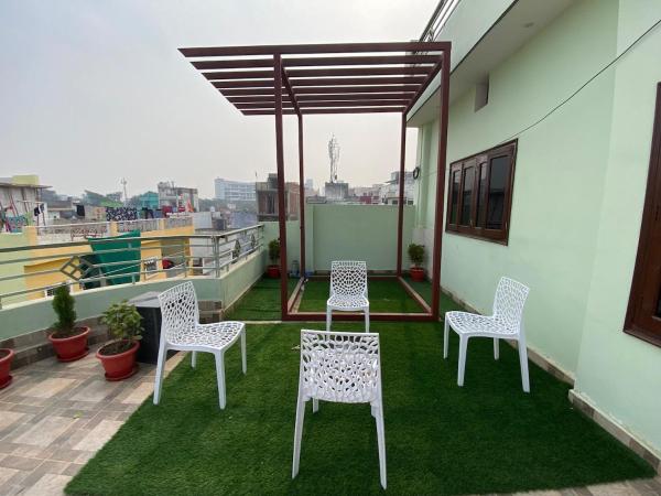 2 Bhk Apartment 3 Beds Privatefloor& Huge Balcony - Varanasi