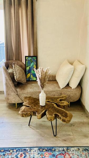 Family Room With Skydeck - ナイニタール