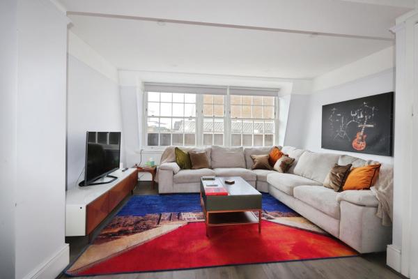 Large 3 Bedrm Apartment In Heart Of Theatre Land - London