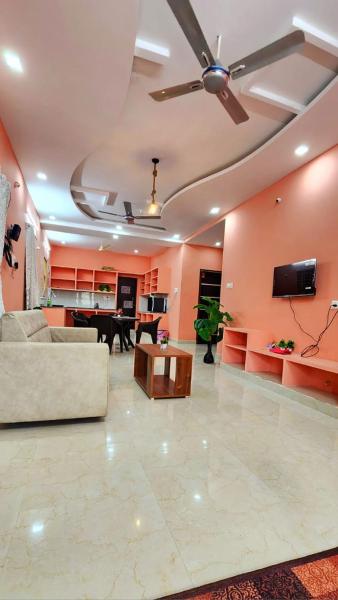 Rushitha Homestay - Near To Alipiri- Free Wifi - Family Stay Only - Android Tv - Door Service - Tirupati
