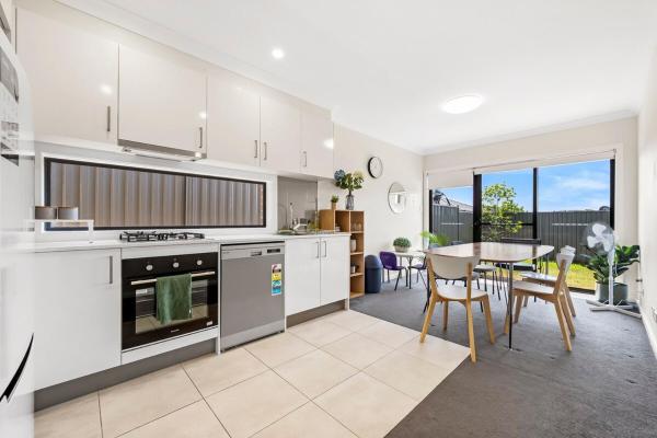 Kozyguru | Austral | Charming 4bedroom Family Home - Sydney