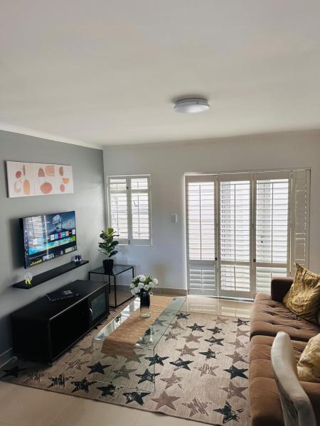 Cozy Retreat With A Pool! - Cape Town