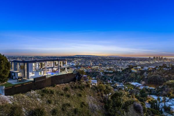 Ocean To City Views, Fire Feature, Water Falls Dream Oasis - Los Angeles, CA