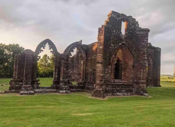 Modern 2 Bed With Secure Driveway - Dumfries