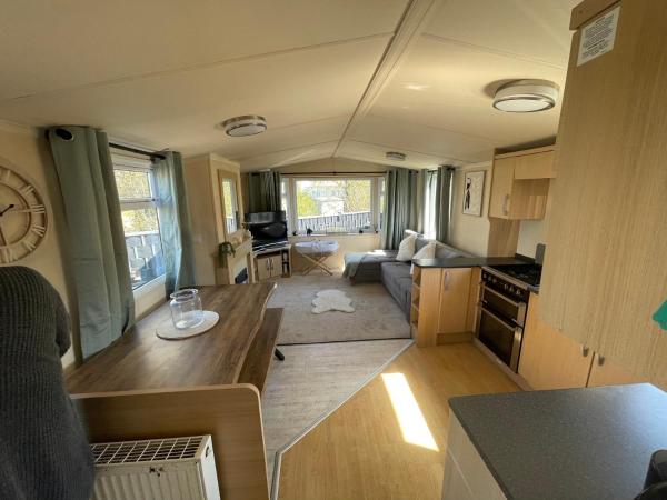 Beautiful 3 Bedfamily Caravan With Large Decking Area In Billing Aquadrome - Northamptonshire