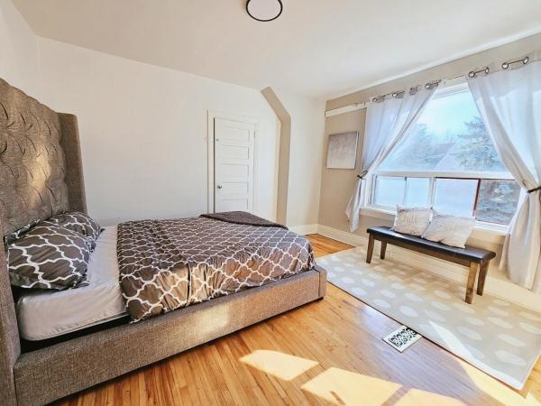 Downtown Toronto 3 Bedrooms - 1 Free Parking - Toronto