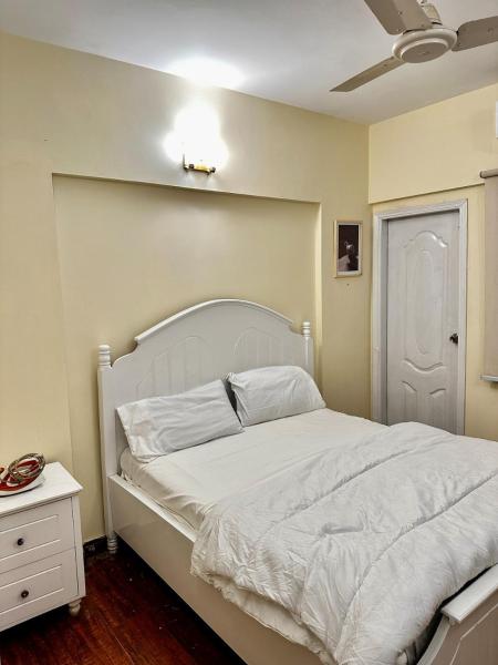 Hommè 2 - Entire Apartment - Karachi