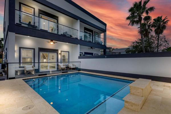 Upstay Island Retreat W Private Pool & Bay View - South Padre Island