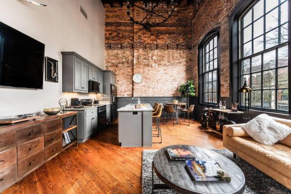 547 Cherry Loft 201 - The Rookery - Luxe Property - Macon, GA