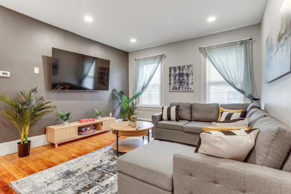 1 Mi To Dtwn: Pet-friendly Providence Apt W/ Yard - Rehoboth, MA