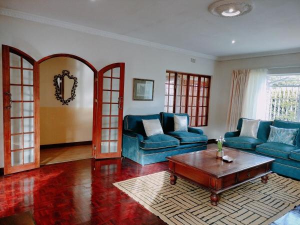 Large Family Home-neighboring Northcliff And Greymont - Johannesburg