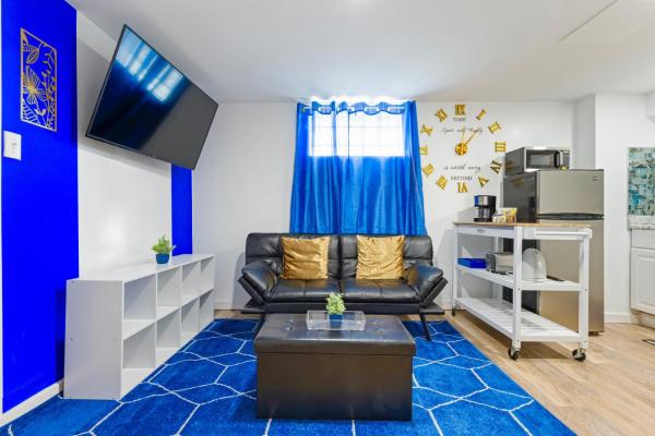The Sapphire Haven - Stylish Basement Apartment In Old Brooklyn, Free Street Parking, 100mb Wifi, Self Check-in & 8 Min Airport - Parma, OH
