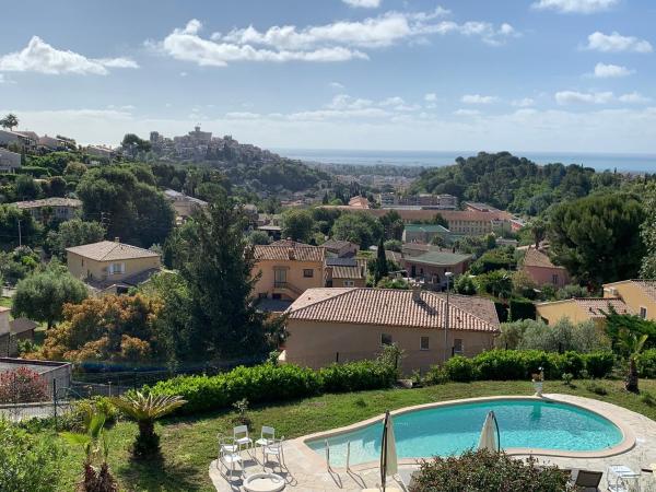 Superbe Villa - 3 Appartements Distinct - 20 Couchages - Antibes