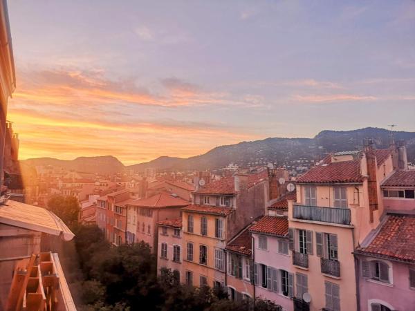 Inside Toulon - Toulon