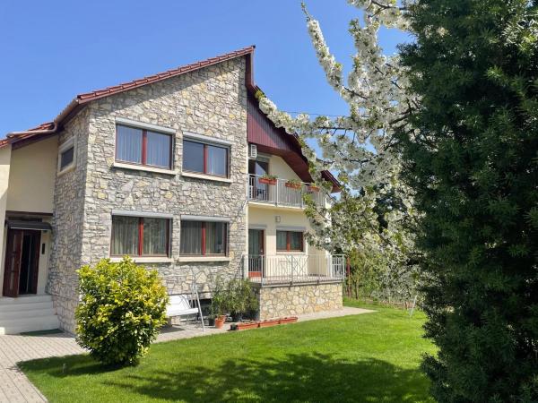 Meggyes Apartman - Balatonalmádi