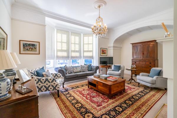 1 Arndale Court - Near York Racecourse With Parking - York