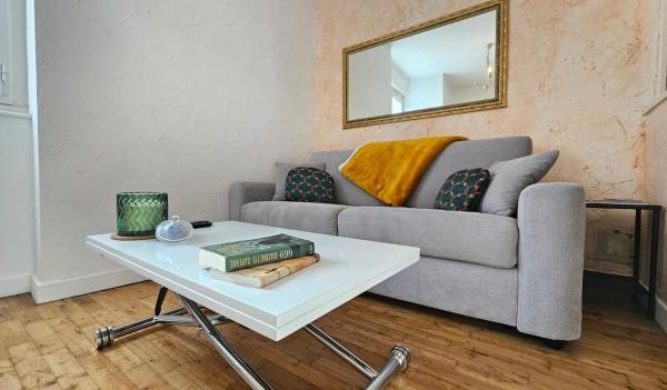 Nid Douillet Dans Le Village De Marcillac-vallon - Conques