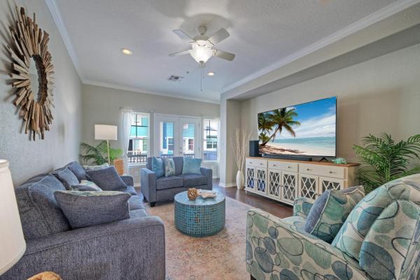 Stylish Condo W Pool Spa Access Wak To Beach Beach Breeze By Avantstay - Port Aransas, TX