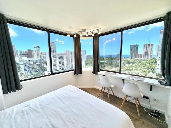 Hawaiian Monarch Ocean & Canal View - Newly Renovated - Waikiki Studio - Honolulu, HI