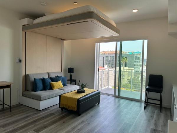 Heart Of Hollywood-walk Of Fame 1bd Studio With View -Free Parking, Balcony, Wifi, Rooftop, Gym, Upscale Amenities - Los Angeles, CA