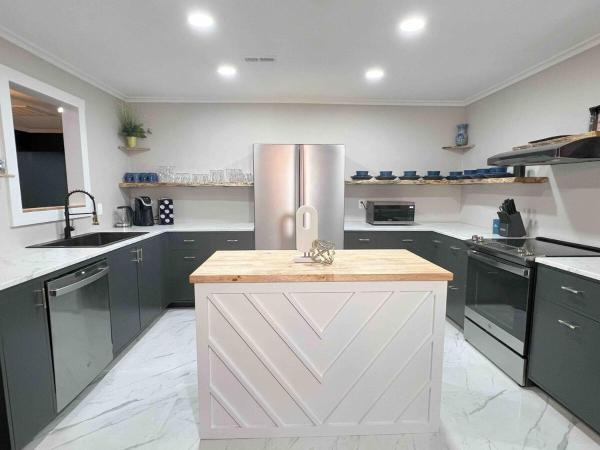 Family Retreat Prime Location In Decatur - Decatur, AL